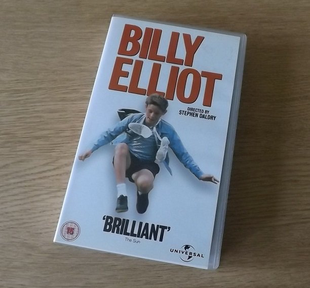 BILLY ELLIOT 2000 MOVIE JAMIE BELL JULIE WALTERS GARY LEWIS VHS VIDEO