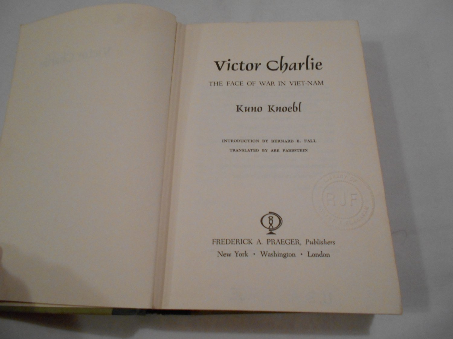 Victor Charlie: The Face of War in Vietnam by Kuno Knoebl (1967) (R33c7 ...