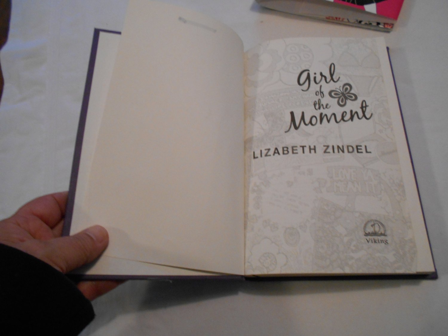 Girl of the Moment by Lizabeth Zindel (2007) (L23c7) Viking First ...