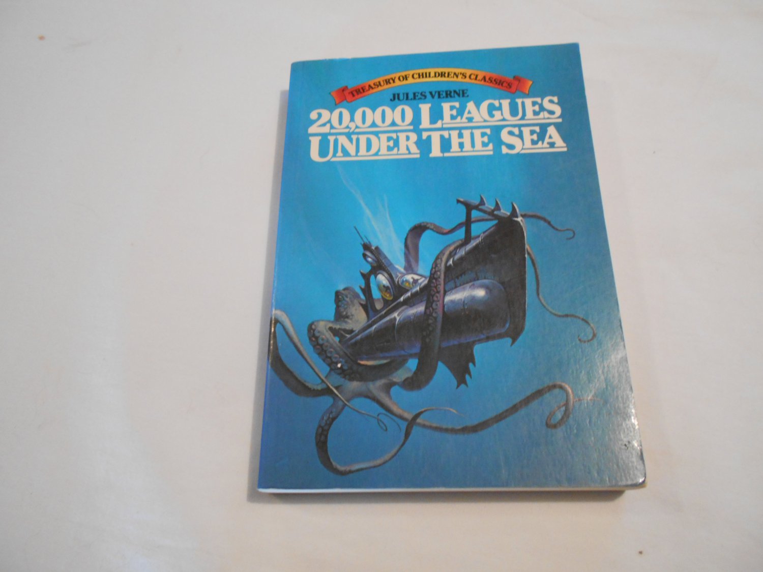 20,000 Leagues Under the Sea by Jules Verne (1983) (B10) Treasury of ...