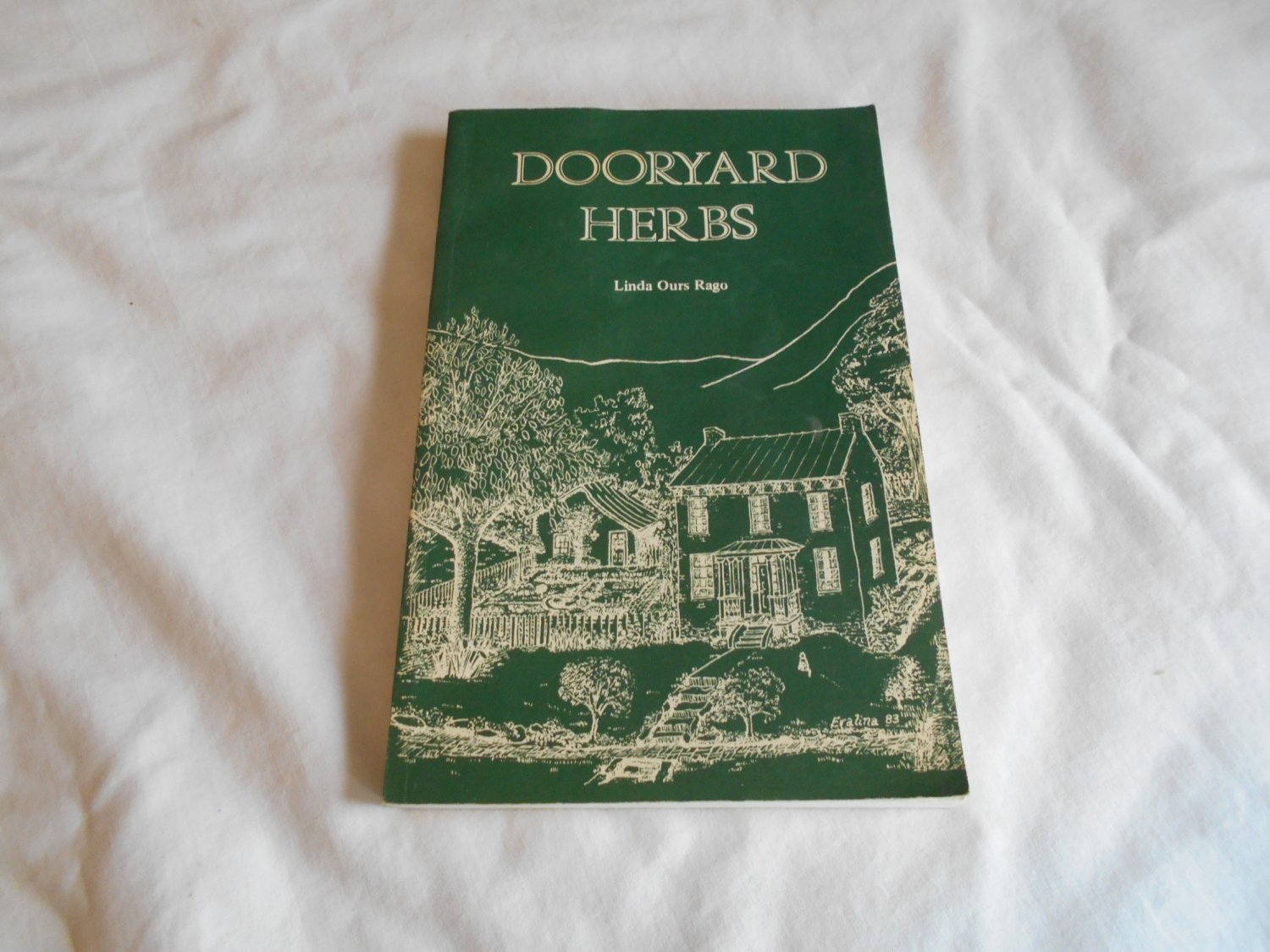 Dooryard Herbs by Linda Ours Rago (1984) (L62b2) SIGNED Carabelle Books PB