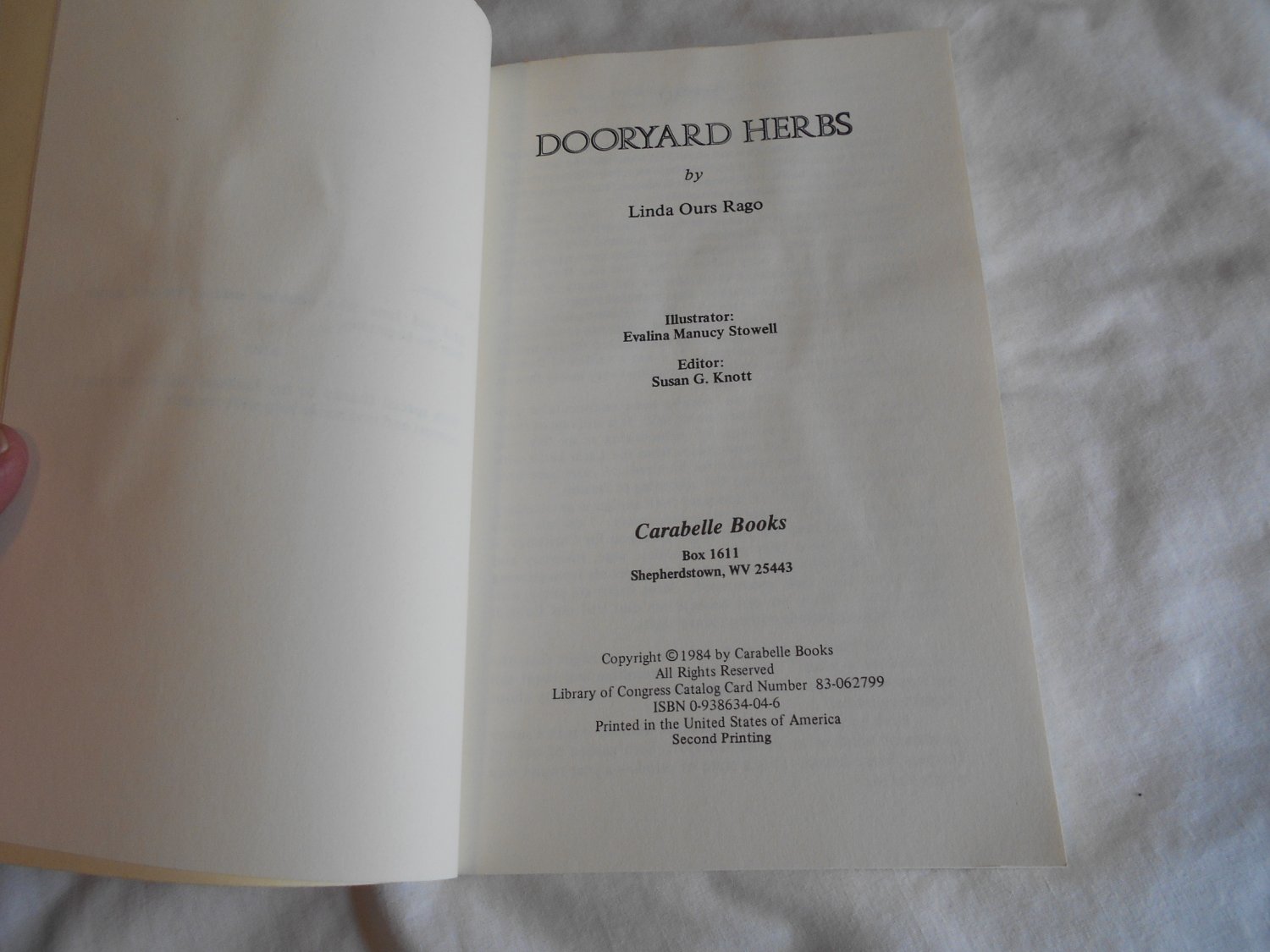 Dooryard Herbs by Linda Ours Rago (1984) (L62b2) SIGNED Carabelle Books PB