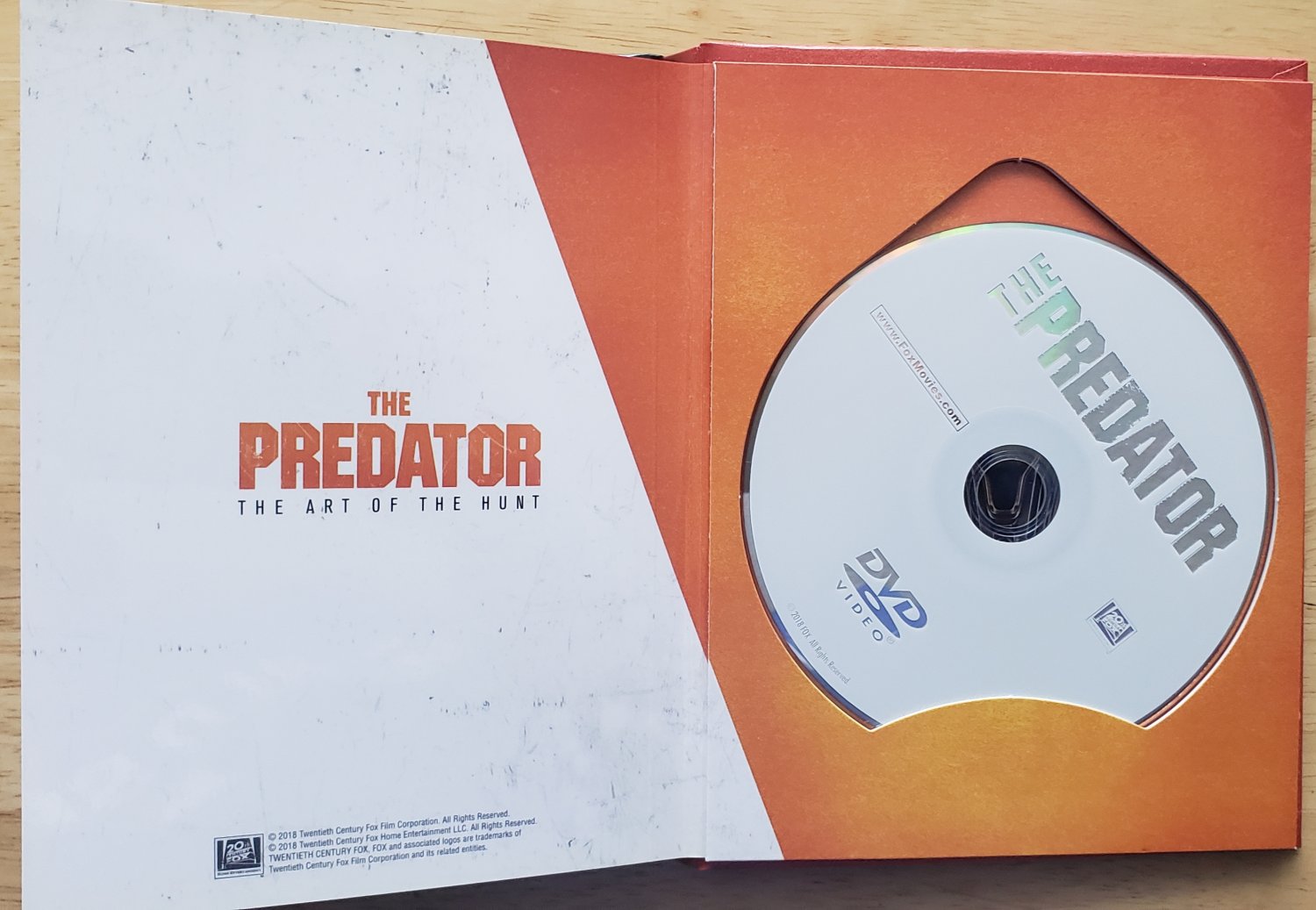 THE PREDATOR THE HUNT HAS EVOLVED SPECIAL EDITION BLU-RAY+DVD BOOKLET 2018
