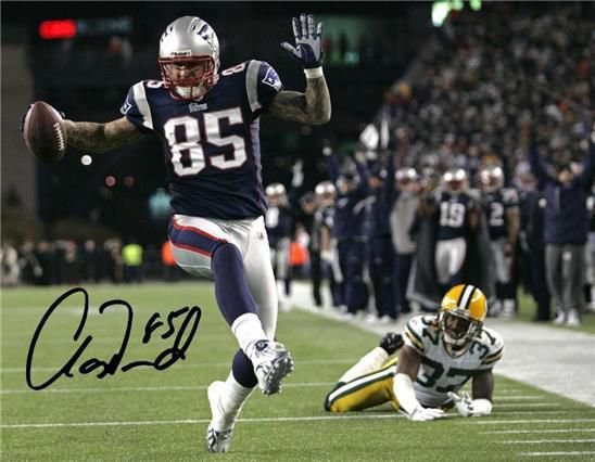 AARON HERNANDEZ SIGNED PHOTO 8X10 AUTOGRAPHED NEW ENGLAND