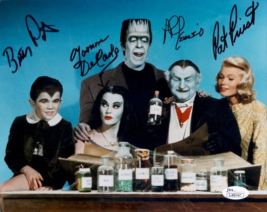 Munsters Full Cast Signed Photo 8x10 Rp Autographed Yvonne De Carlo