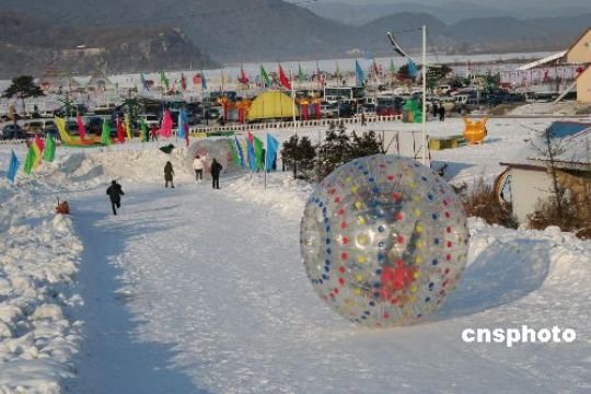 zorb ball ,zorbing ball on snow