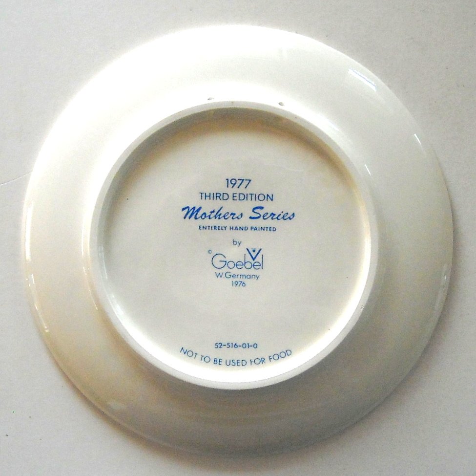 Goebel Mothers Series Panda And Cup 3D wall plate 1977