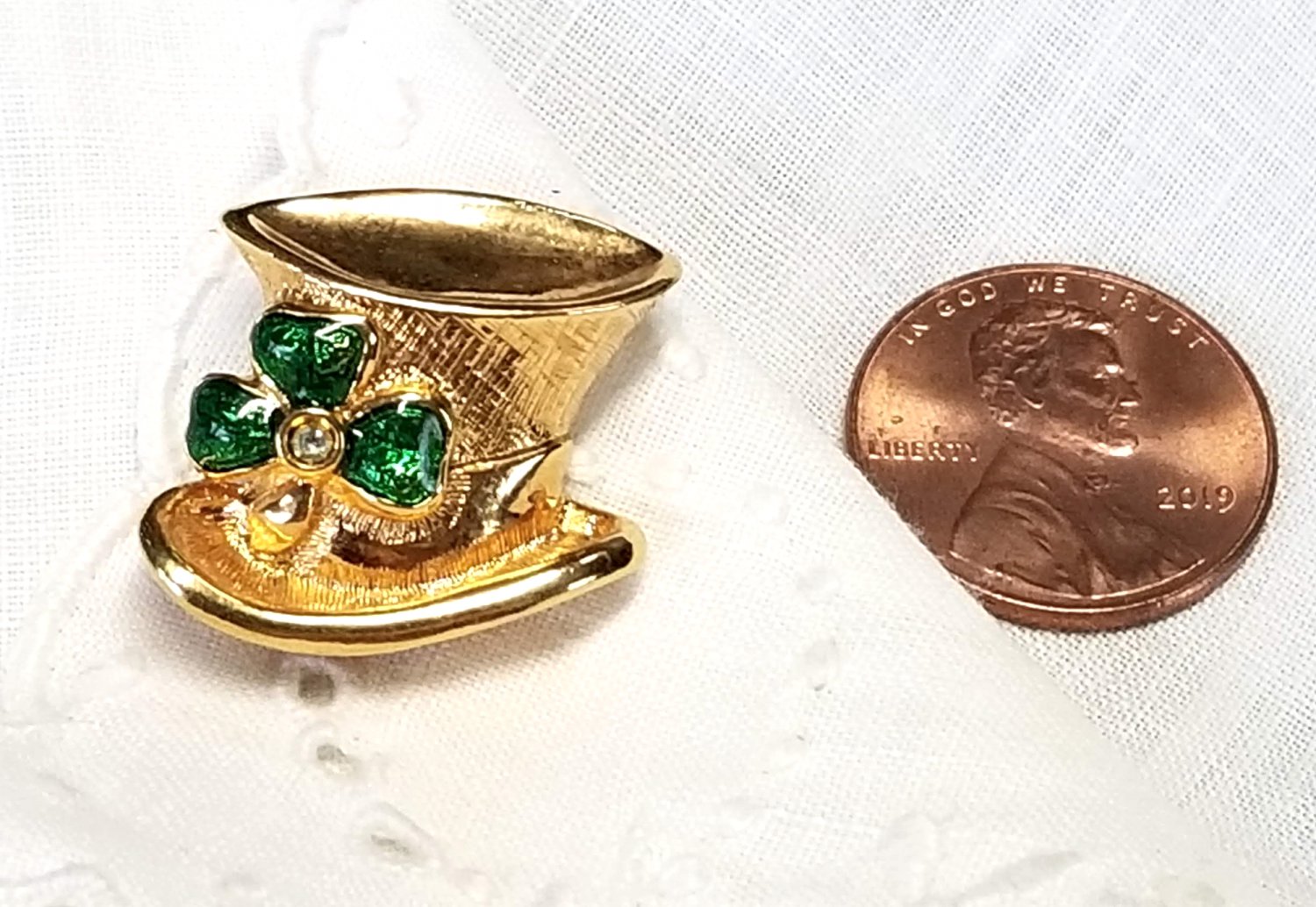 Shamrock on Top Hat Pin Goldtone & Green Enamel Avon Jewelry St Patrick ...