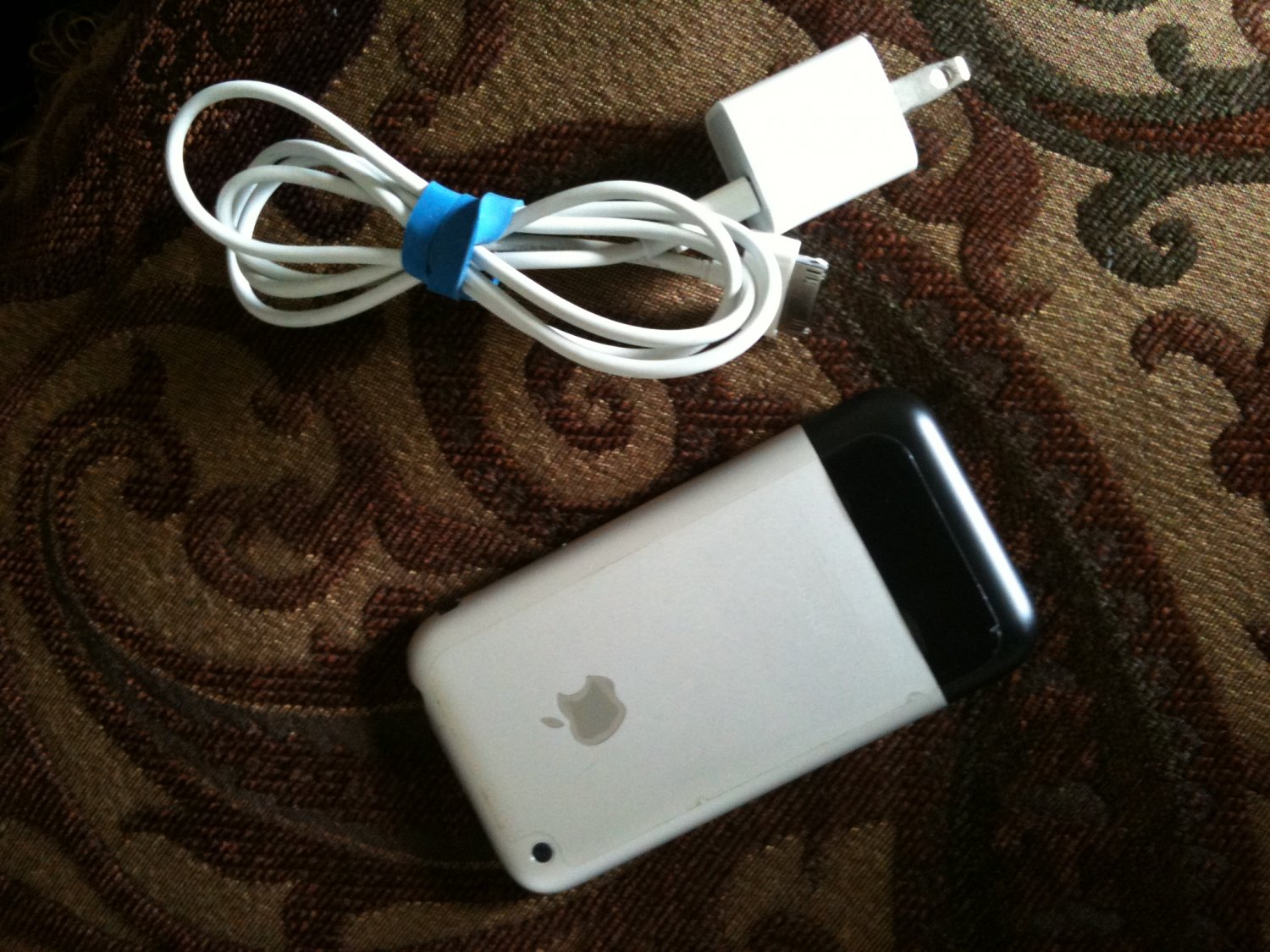 Apple iPhone 2G - 16GB - (AT&T) Smartphone - Unlocked. * SOLD