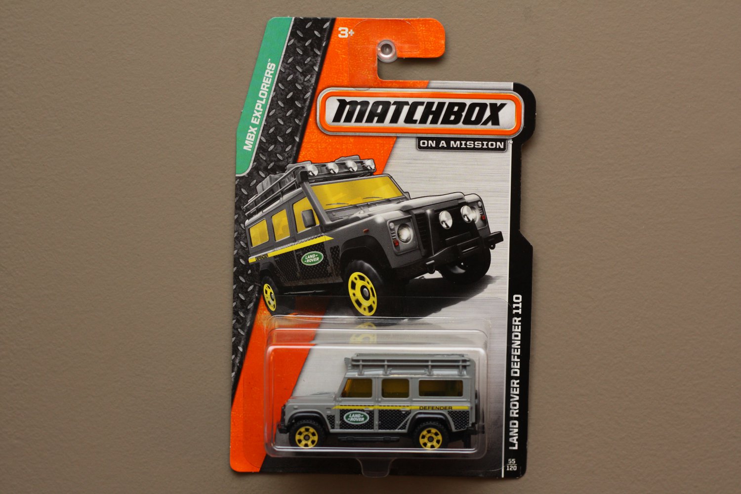 Matchbox 2014 MBX Explorers Land Rover Defender 110 (grey)