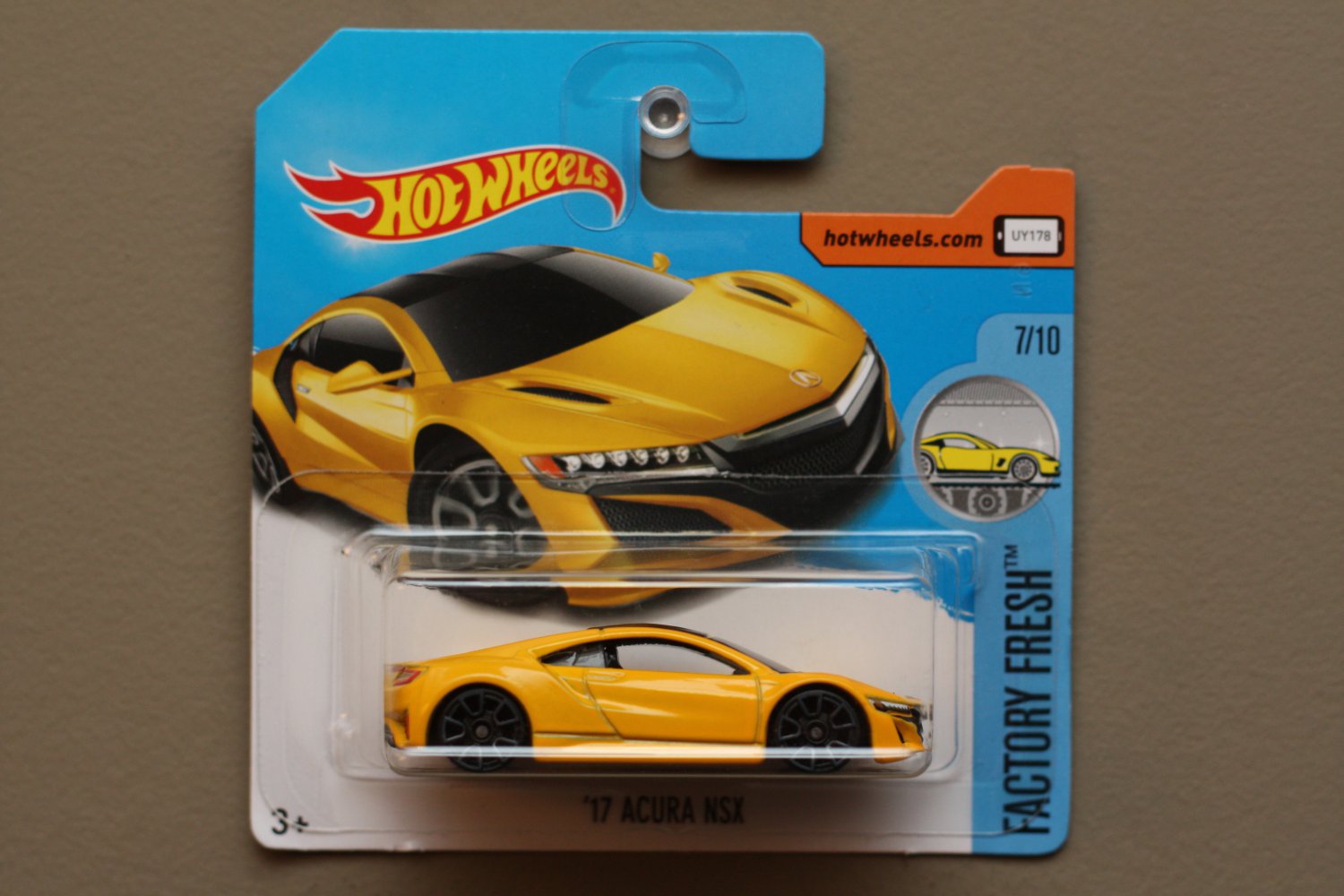 Hot Wheels 2017 Factory Fresh '17 Acura NSX (yellow)