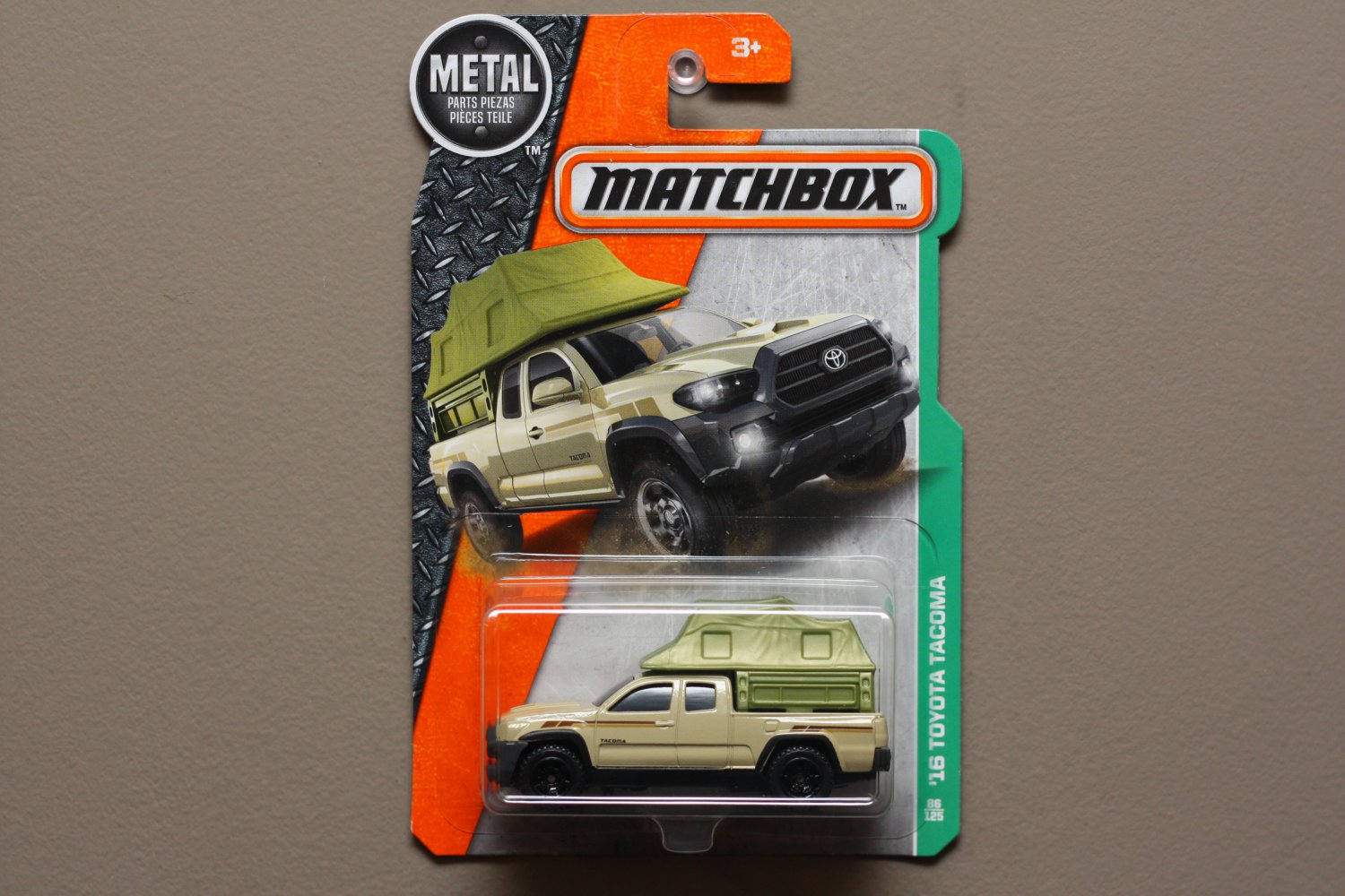 Matchbox 2017 MBX Explorers '16 Toyota Tacoma (tan)