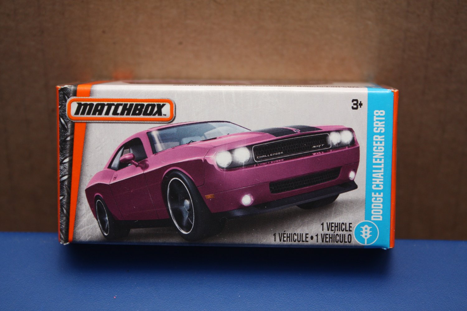Matchbox 2017 MBX Adventure City Dodge Challenger SRT8 (magenta)