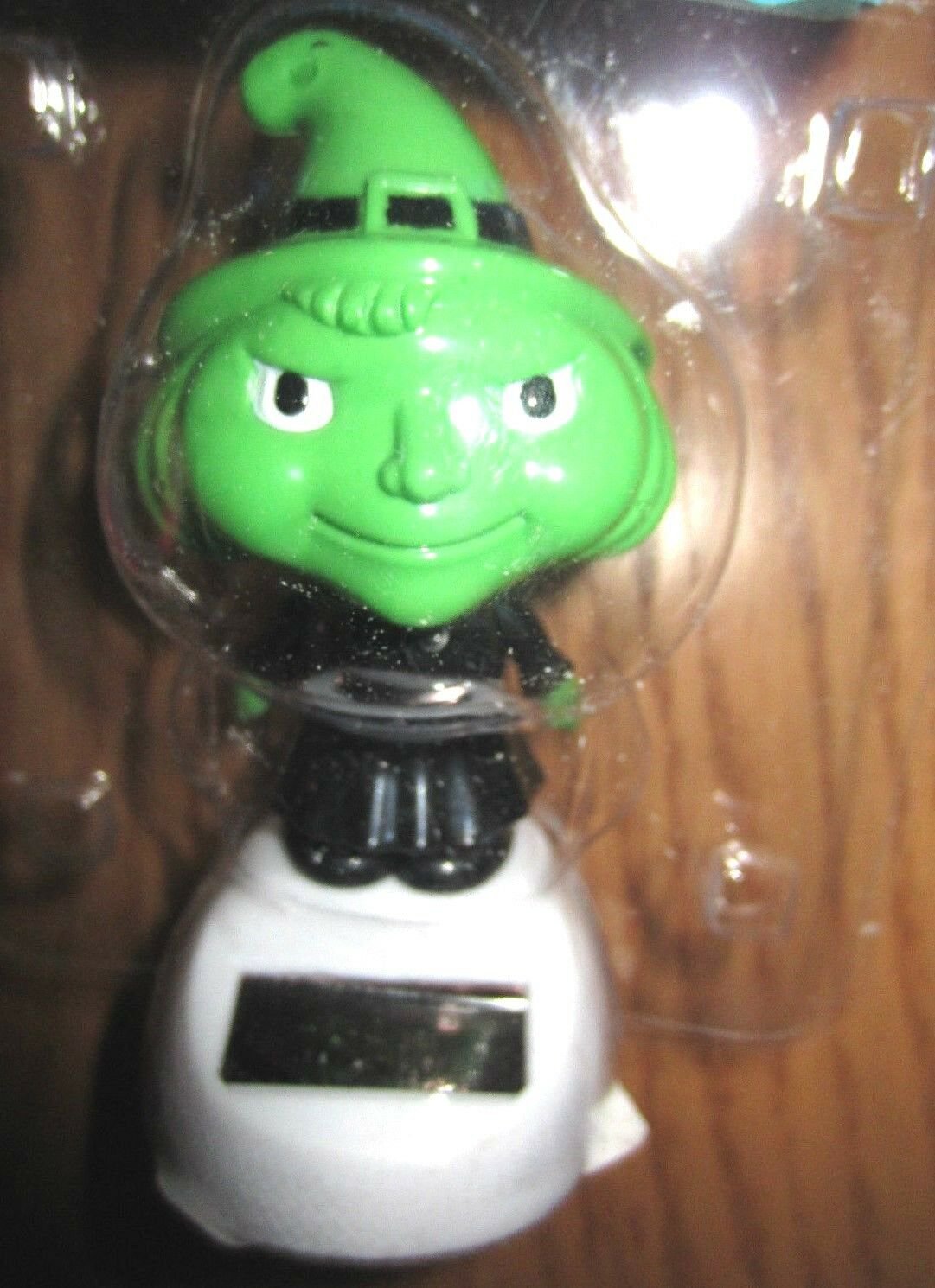 Solar Green Witch Figurine Wiggles Head & Arms in Sunlight Halloween