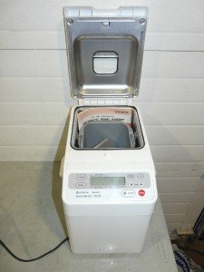 Hitachi HB-B201 PLUS Bread Maker Automatic Reviewed as Top End Home ...