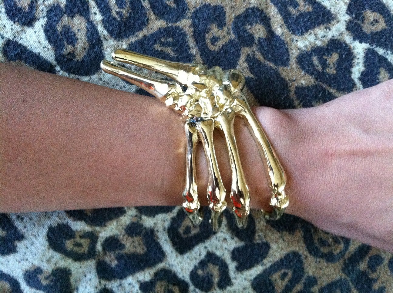GOLD SKELETON GRIPPING HAND BONE TALON CLAW SKULL BRACELET CUFF