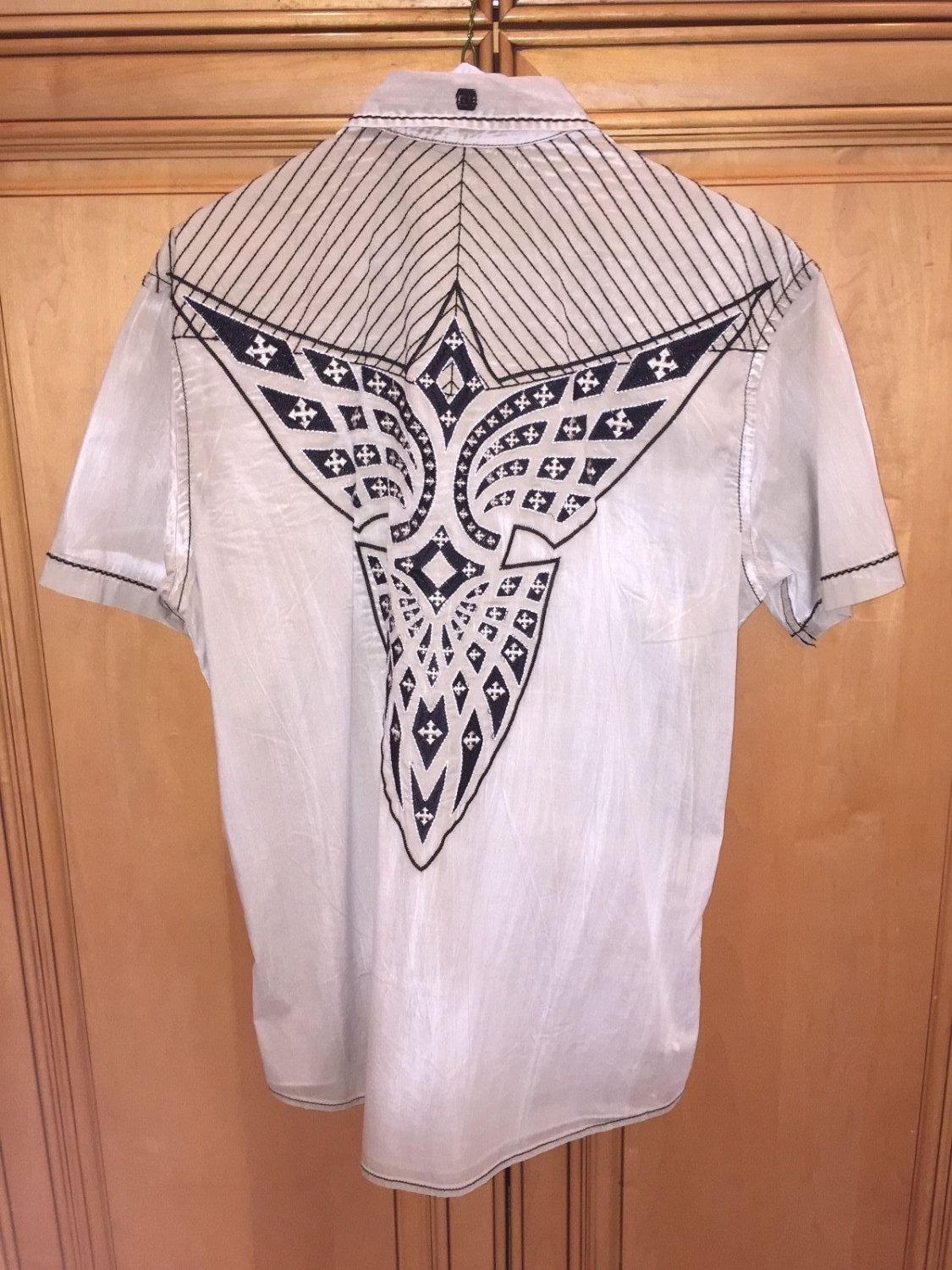 Roar brand Men's Casual Beige Embroidered Short-Sleeved Shirt sized Medium