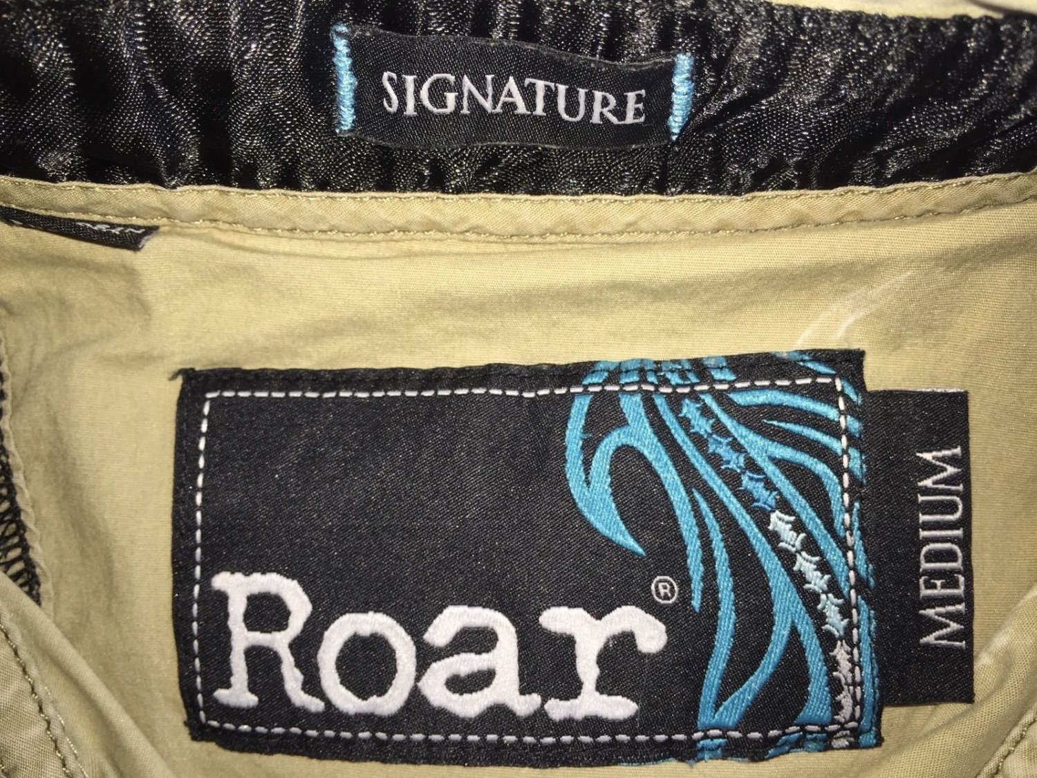 Roar brand Men's Casual Beige Embroidered Short-Sleeved Shirt sized Medium