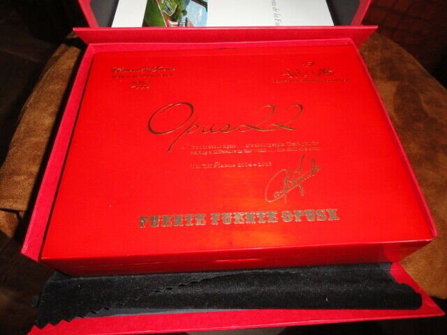 Fuente Forbidden Opus 22 Red travel humidor