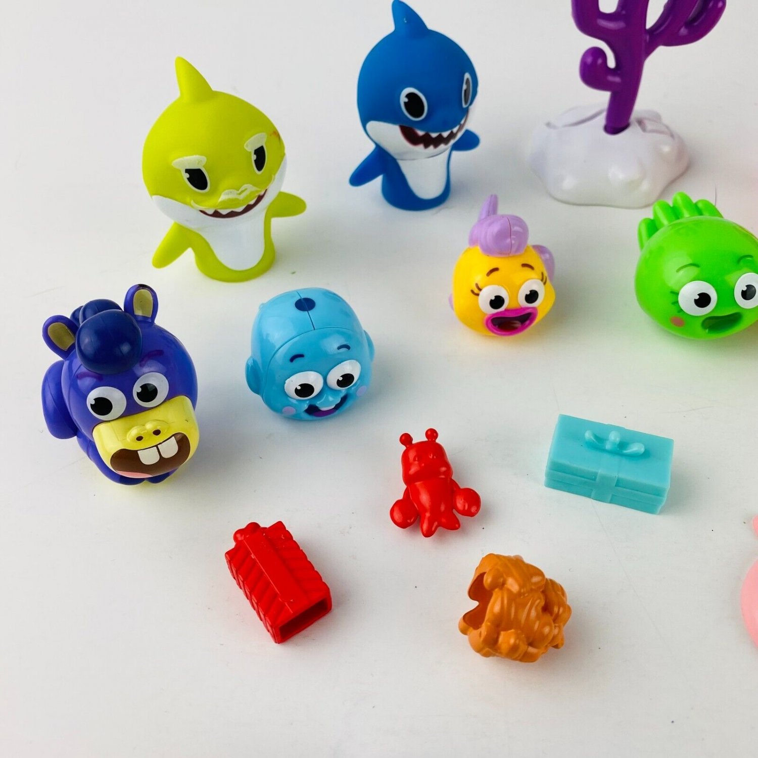 Pinkfong Baby Shark Family Members & Friends Finger Puppets & Toys Lot Kids