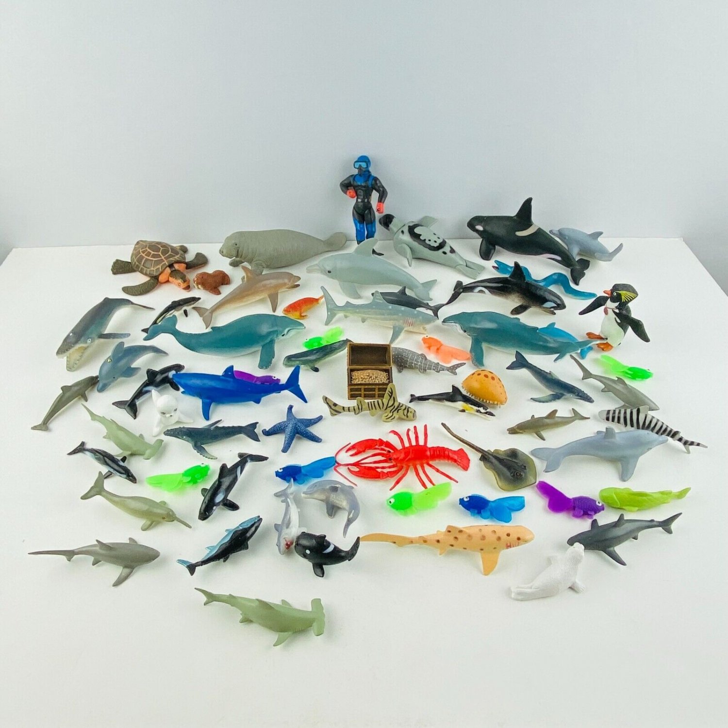 Pretend Play Ocean Sea Animal Creatures Whales Sharks Turtle Diver Gold ...