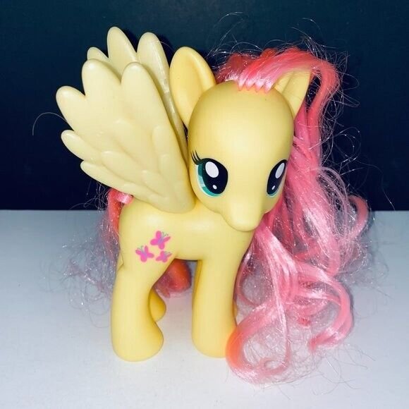 My Little Pony 2010 Fluttershy Pink Hair Green Eyes Butterflies Toy Figure