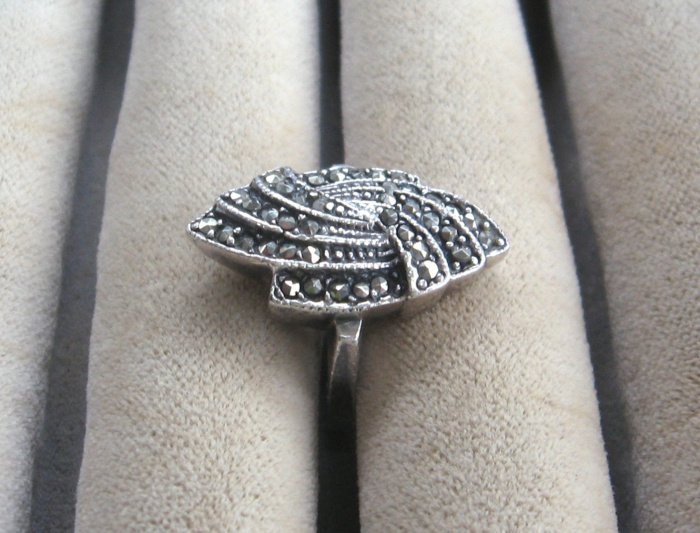 Fancy Sparkly Marcasite Ring Sterling Silver 925 TH Size 6 Vintage Jewelry