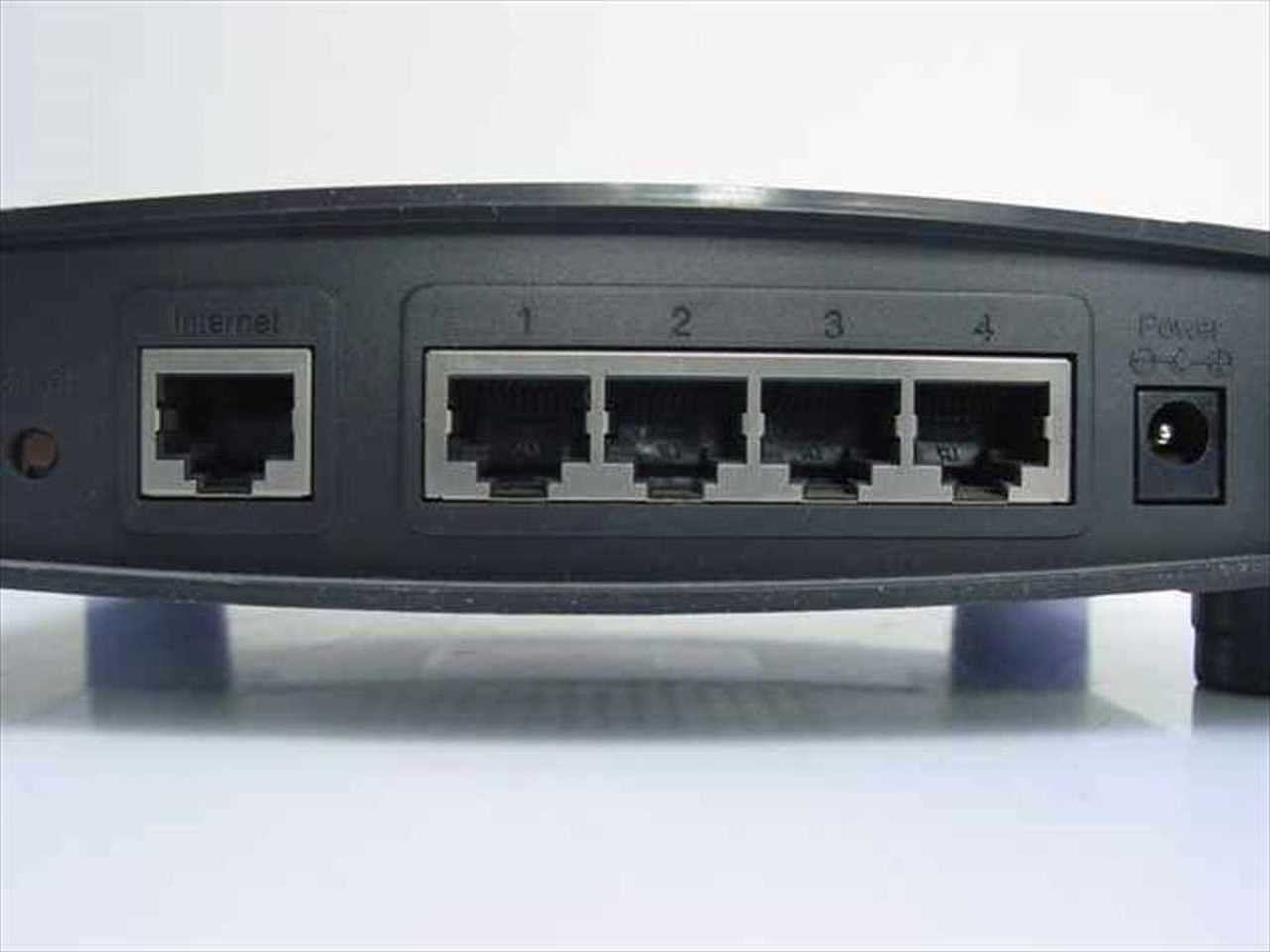 Wireless G Broadband Router with Speed Booster Linksys Model WRT54GS