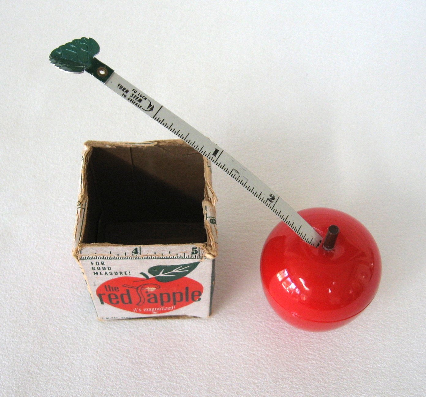 The Red Apple Tape Measure Made in USA United Device Corp Great Neck N ...