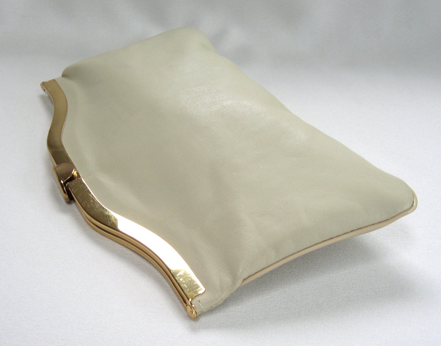 Beige Leather Opened Hinged Purse Clutch Handbag Ideal Vintage 1960s ...