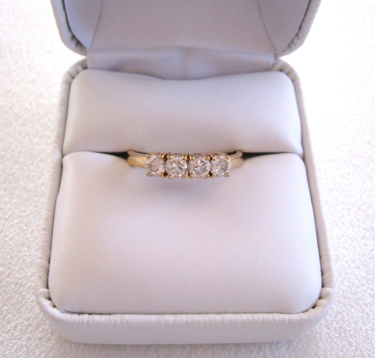 Women 4 Crystal Sparkly Prong Set Stones Gold Ring Size 8 Vintage Korea