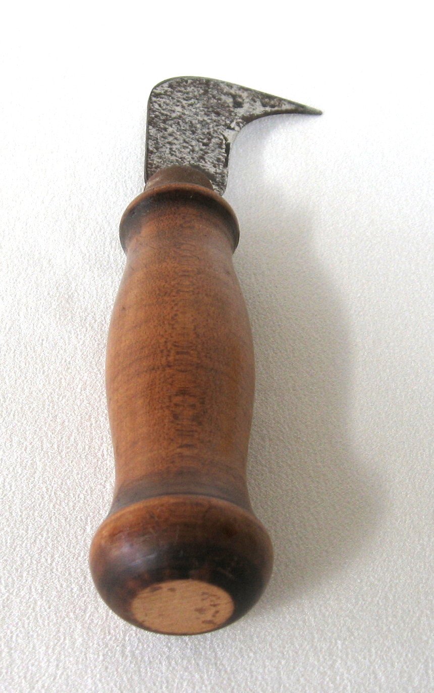 Linoleum Vinyl Carpet Cutter Knife Hand Tool Nice Big Wooden Handle Vintage