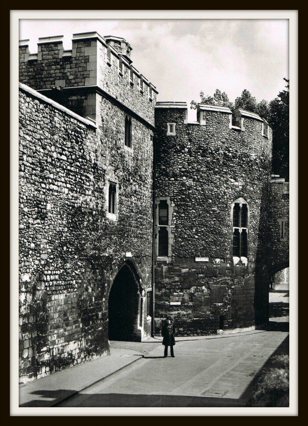 Tower of London Wakefield Tower Bloody Tower England Postcard Vintage 1950s