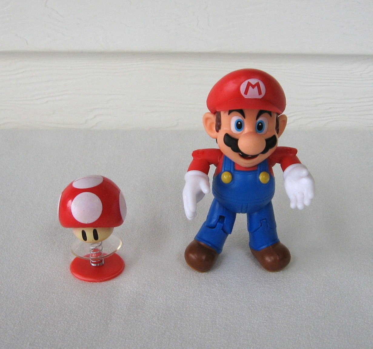 2 Toys Super Mario Brothers Posable Jointed Figure and Up1 Mushroom Pop ...