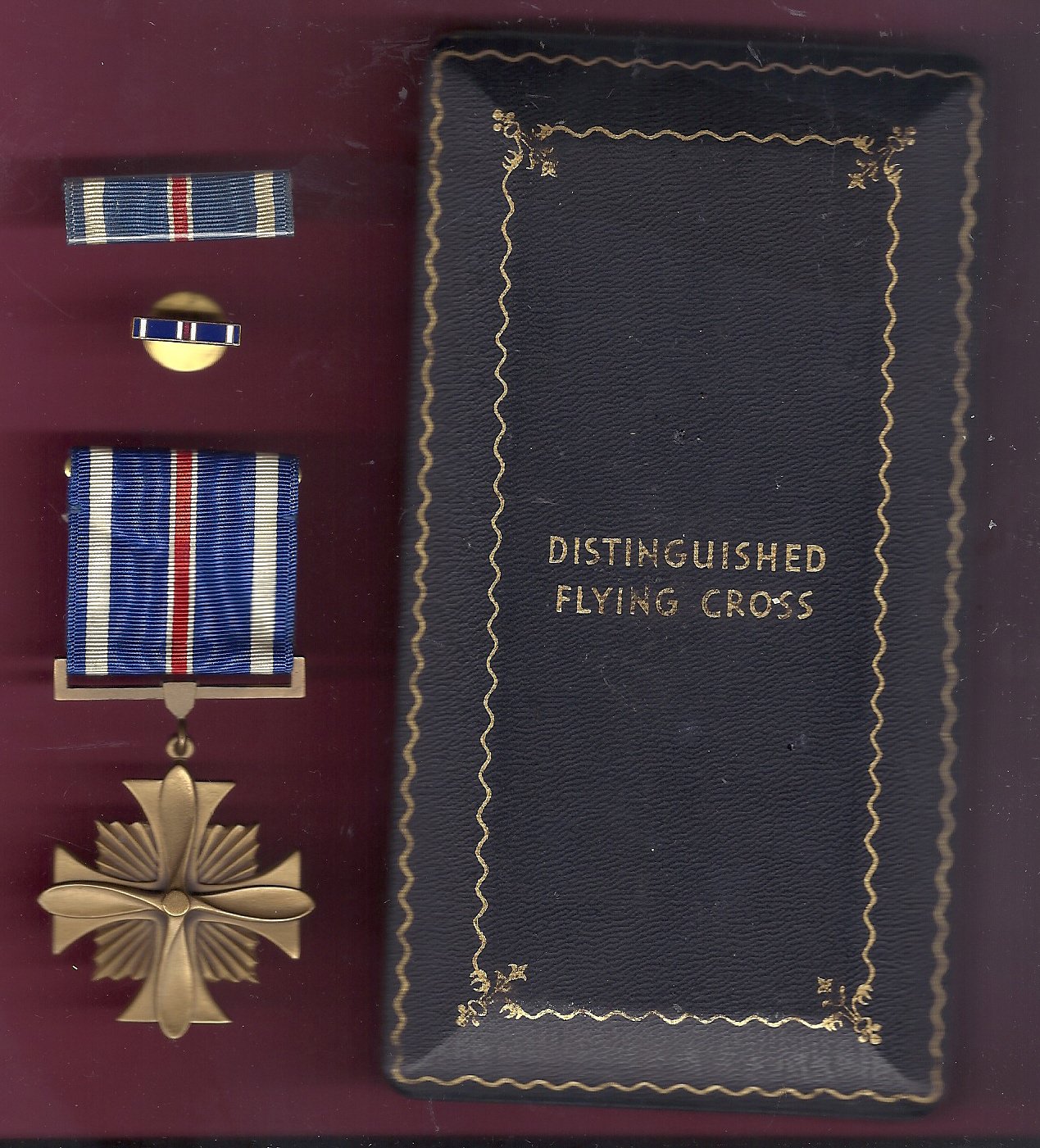 WWII Distinguished Flying Cross medal with ribbon bar in case DFC