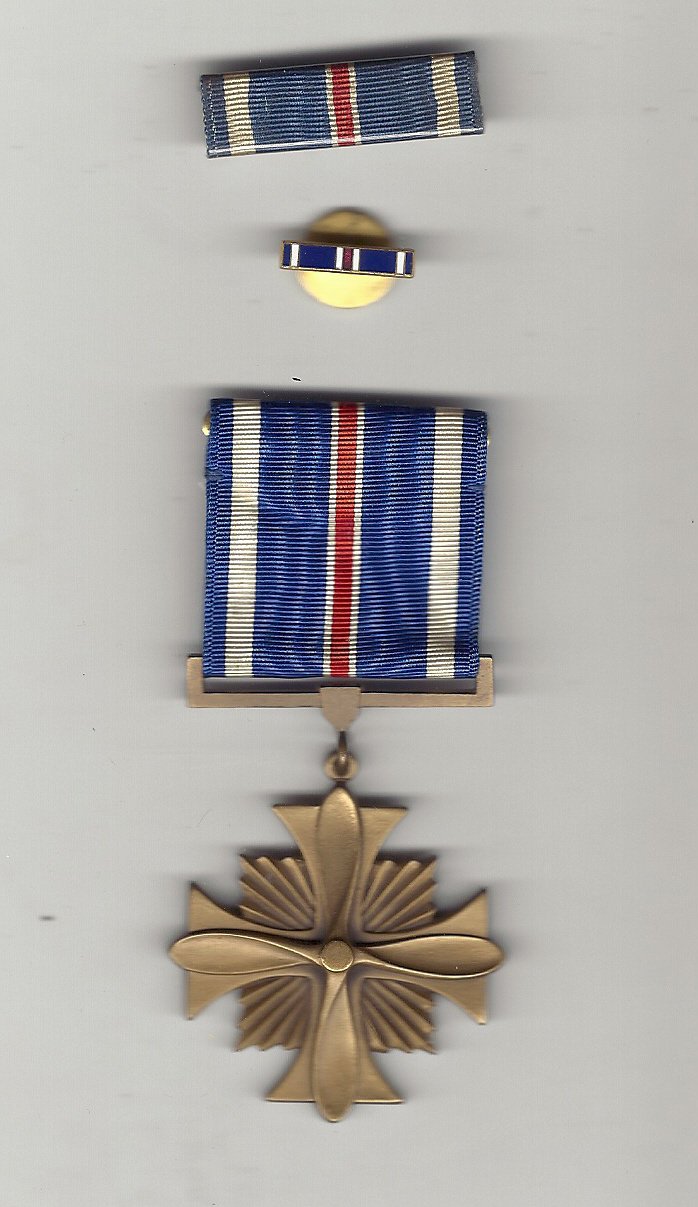 WWII Distinguished Flying Cross medal with ribbon bar in case DFC