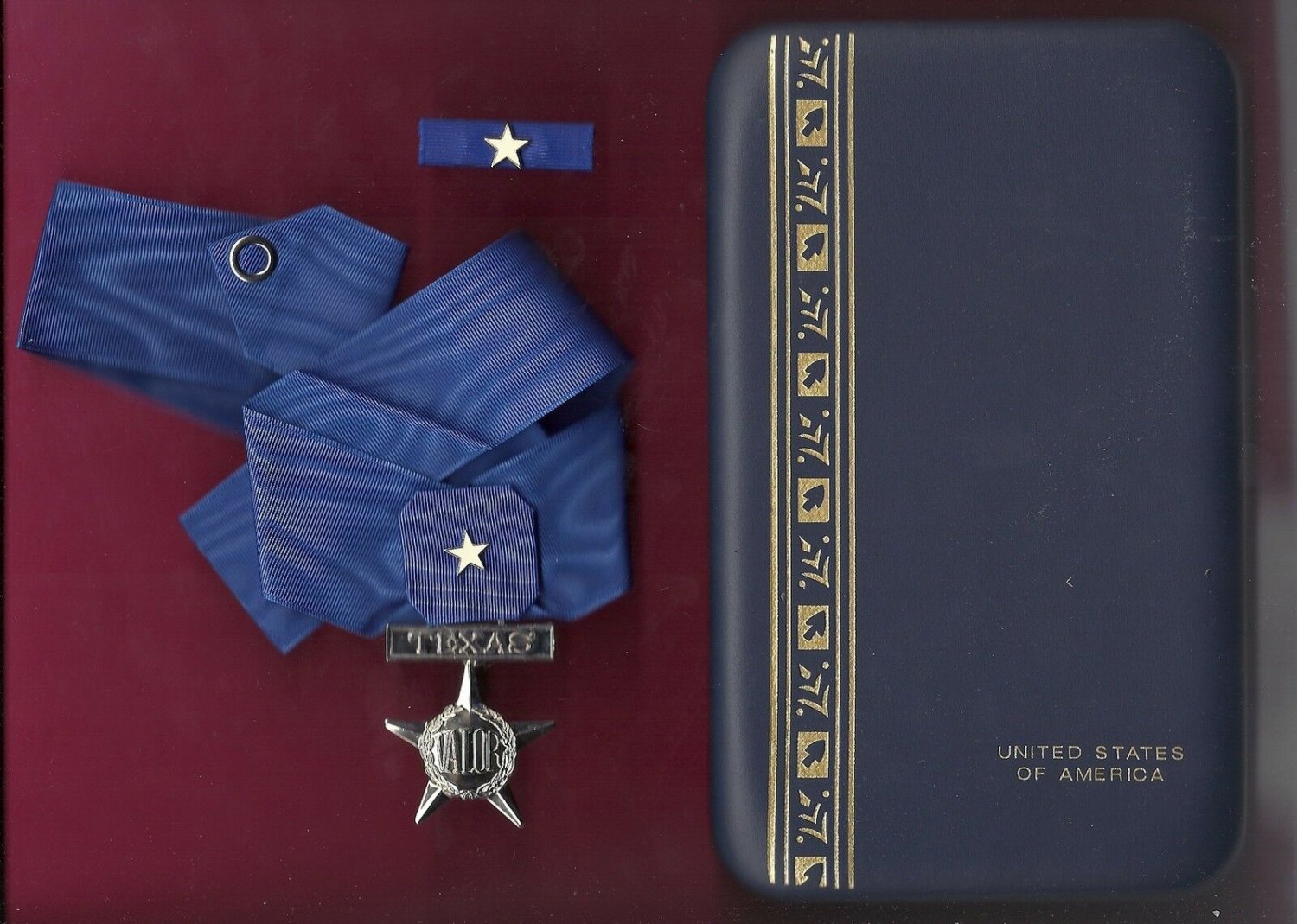 Texas Lone Star Medal of Valor with neck ribbon in case with ribbon bar TX