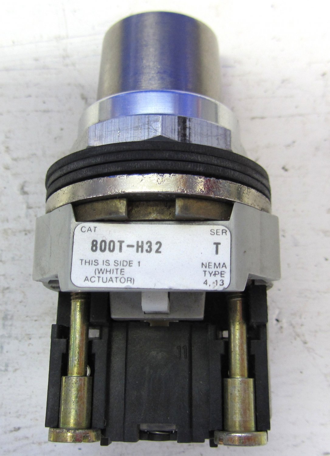 Allen Bradley 800T-H32 Key Operated Selector Switch 2 Position ...