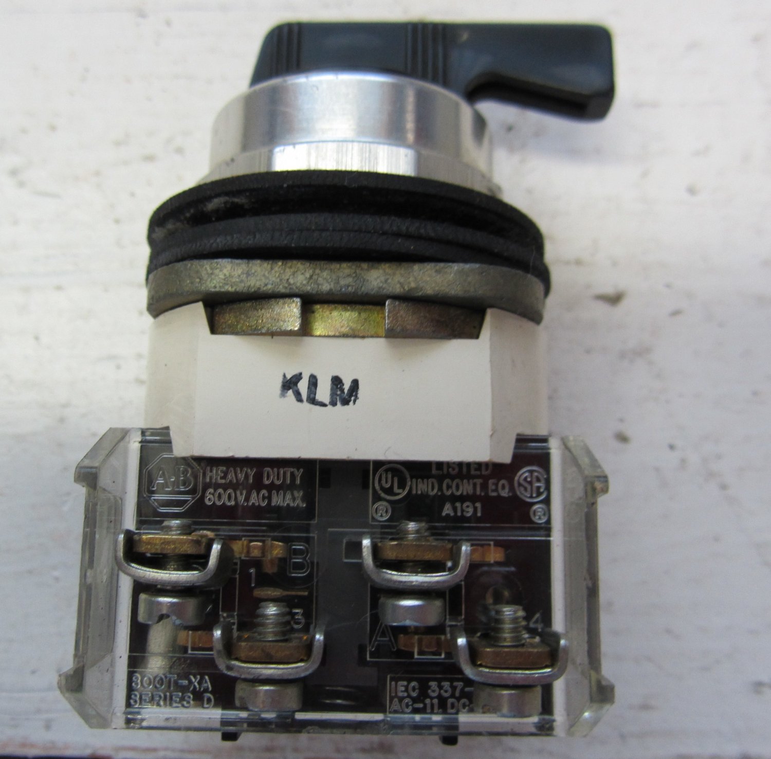 Allen Bradley 800T-J20 Selector Switch 2 Position Spring Return 800TJ20