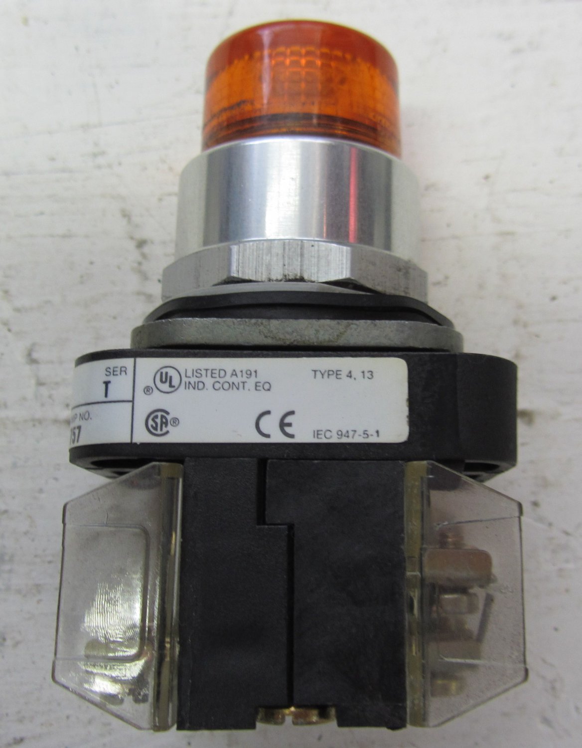 Allen Bradley 800T-QT24 Push Button Pilot Light Amber Orange 24 VDC / VAC 800TQT24