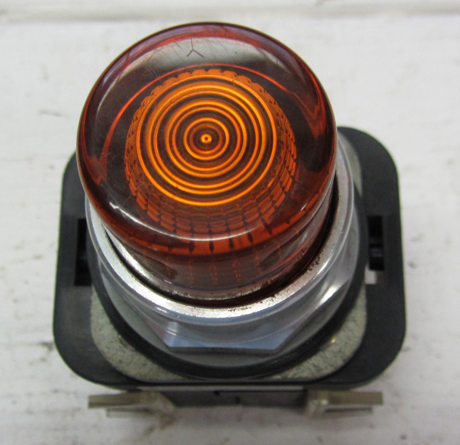 Allen Bradley 800T-QT24 Push Button Pilot Light Amber Orange 24 VDC / VAC 800TQT24