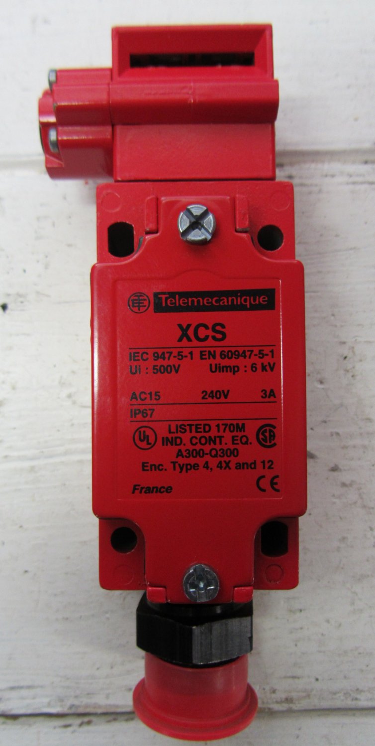 Telemecanique XCS-B703 Safety Gate Limit Switch 2 N.C. 1 N.O. Contact ...