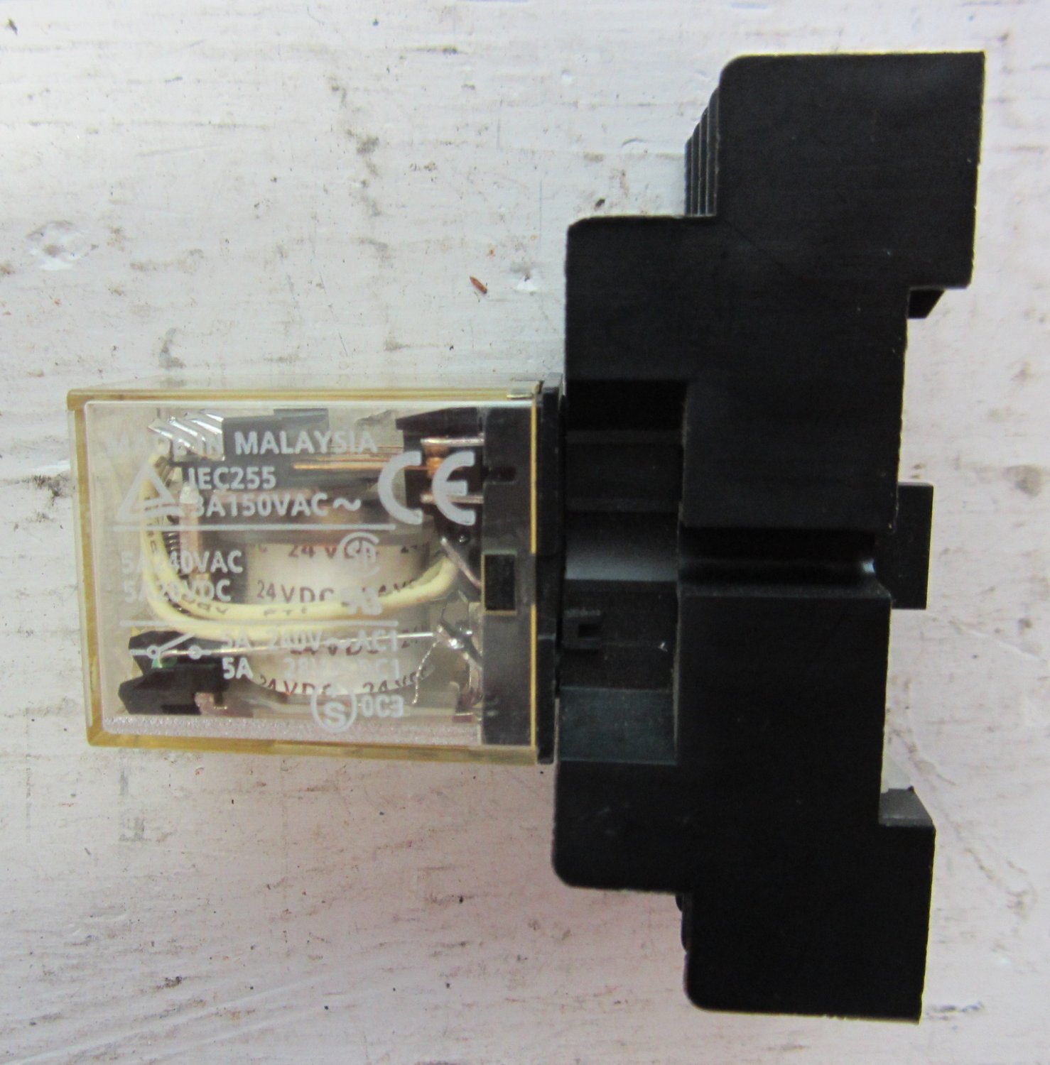 Omron MY4N MY4N-DC24 14 Blade 4PDT Relay w/ Base 24 VDC 5 Amp MT14-PC