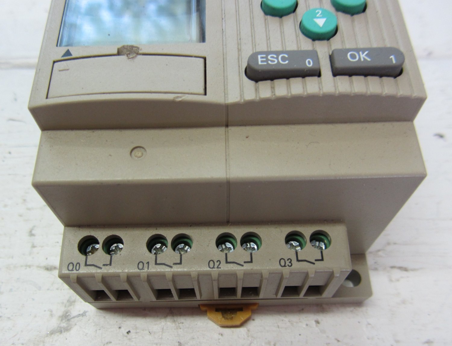 Omron Programmable Relay ZEN-10C1AR-A-V2 ZEN10C1ARAV2 CPU Unit AC100 ...