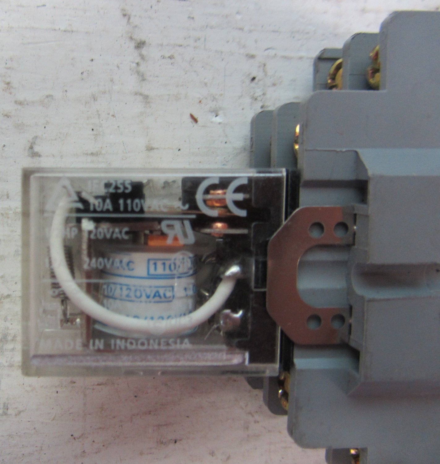 Omron LY2 120 VAC Relay 2 Pole 1/2 Horsepower with Base 10 Amp