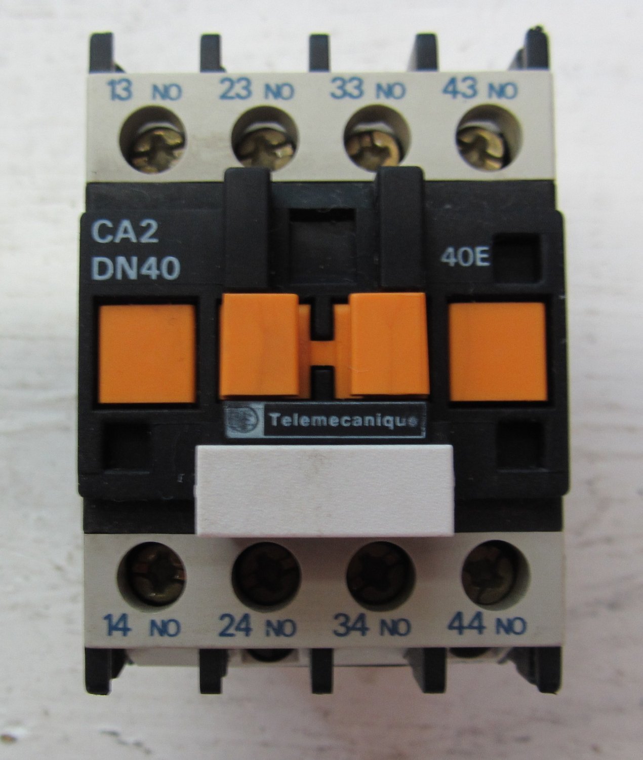 Telemecanique CA2DN40G6 120 VAC CAD2-DN40G6 4 Contact Relay 10 Amp