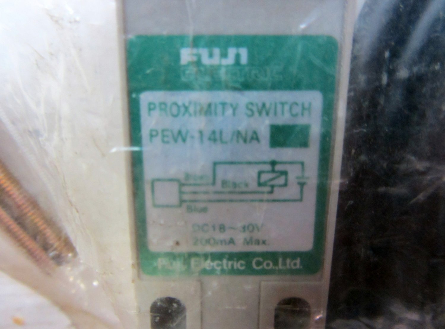 Fuji Electric PEW-14L/NA Proximity Switch 18 - 30 VDC 200 mA PEW14