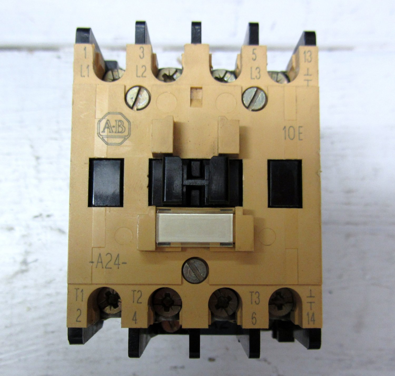 Allen Bradley 100-A24ND3 Ser C Motor Contactor Starter 120 VAC Coil 24 ...