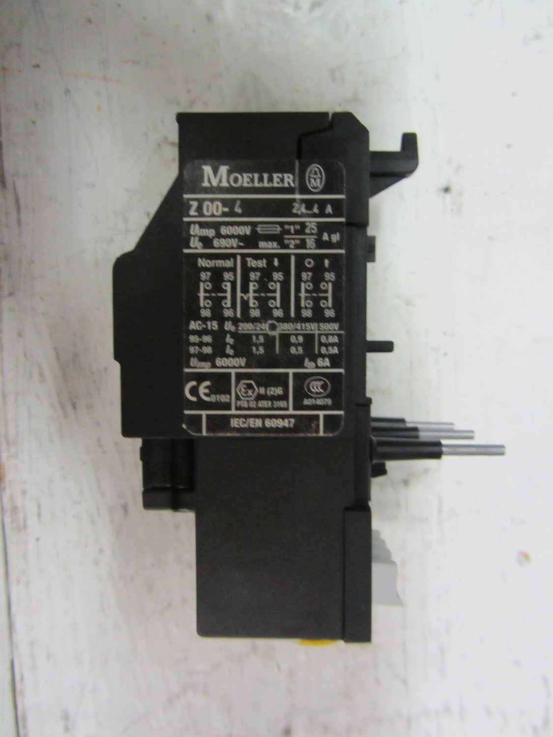 Moeller Overload Circuit Protector Z00-4 2.4 -4 Amp O.L. Relay Z00