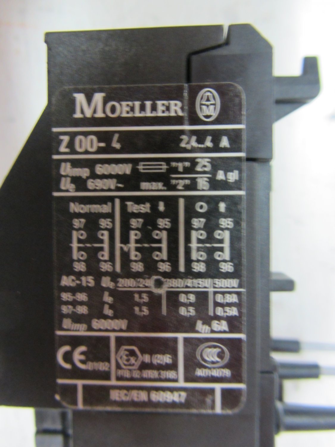Moeller Overload Circuit Protector Z00-4 2.4 -4 Amp O.L. Relay Z00